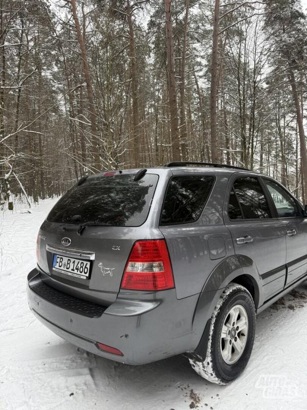 Grey Kia Sorento 2008 in Prienai, with an engine capacity of 2.50 L and mileage of 181 thousand km for 3350 €, photo 8 on AUTOMOTO.COM.LV