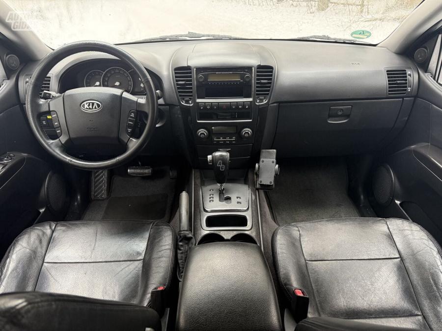 Pelēks Kia Sorento 2008 Prienai, ar dzinēja tilpumu 2.50 L un nobraukumu 181 tūkst. km par 3350 €, foto 24 vietnē AUTOMOTO.COM.LV
