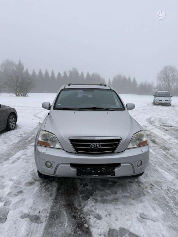 Grey Kia Sorento 2008 in Marijampole, with an engine capacity of 2.50 L and mileage of 186 thousand km for 3700 €, photo 1 on AUTOMOTO.COM.LV