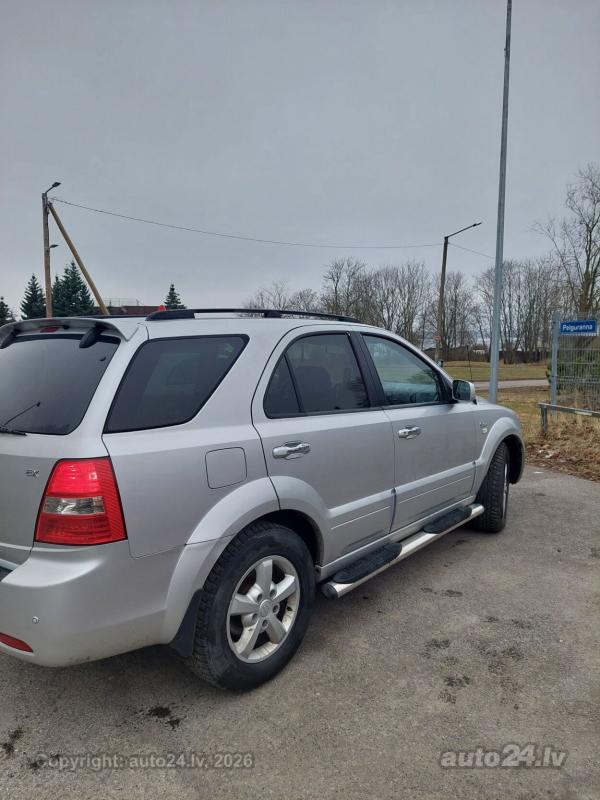 Pelēks Kia Sorento 2008 Tallina, ar dzinēja tilpumu 2.50 L un nobraukumu 204 tūkst. km par 4700 €, foto 7 vietnē AUTOMOTO.COM.LV