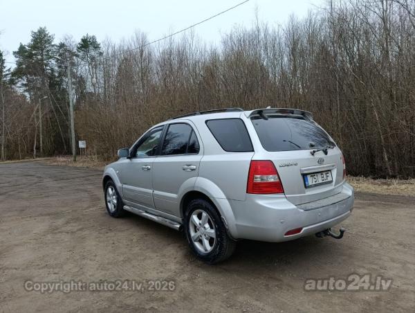 Pelēks Kia Sorento 2008 Tallina, ar dzinēja tilpumu 2.50 L un nobraukumu 292 tūkst. km par 2499 €, foto 3 vietnē AUTOMOTO.COM.LV