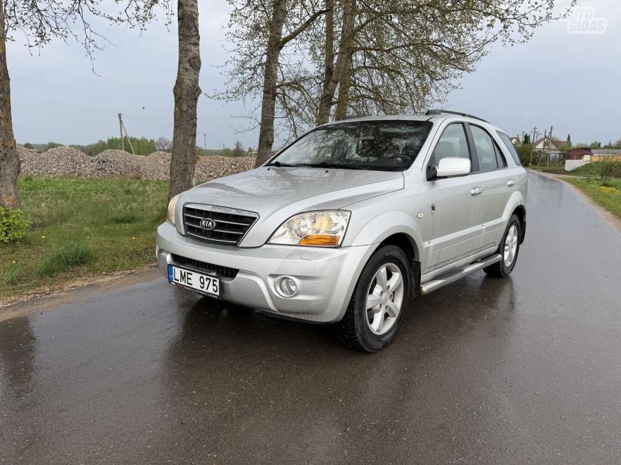 Grey Kia Sorento 2008 in Vilnius, with an engine capacity of 2.50 L and mileage of 256 thousand km for 2850 €, photo 1 on AUTOMOTO.COM.LV