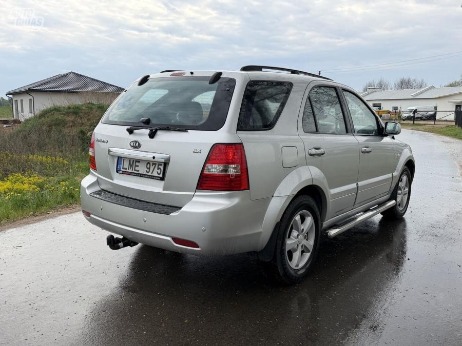 Grey Kia Sorento 2008 in Vilnius, with an engine capacity of 2.50 L and mileage of 256 thousand km for 2850 €, photo 7 on AUTOMOTO.COM.LV