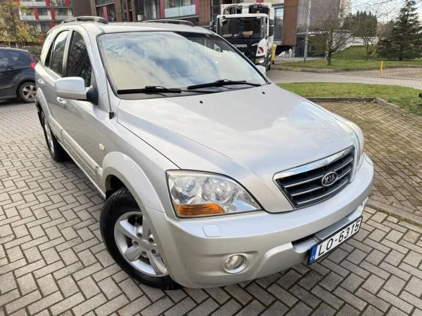Grey Kia Sorento 2008 in Riga, with an engine capacity of 2.50 L and mileage of 280 thousand km for 2490 €, photo 2 on AUTOMOTO.COM.LV