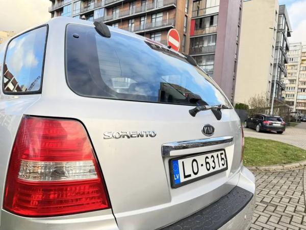 Grey Kia Sorento 2008 in Riga, with an engine capacity of 2.50 L and mileage of 280 thousand km for 2490 €, photo 7 on AUTOMOTO.COM.LV