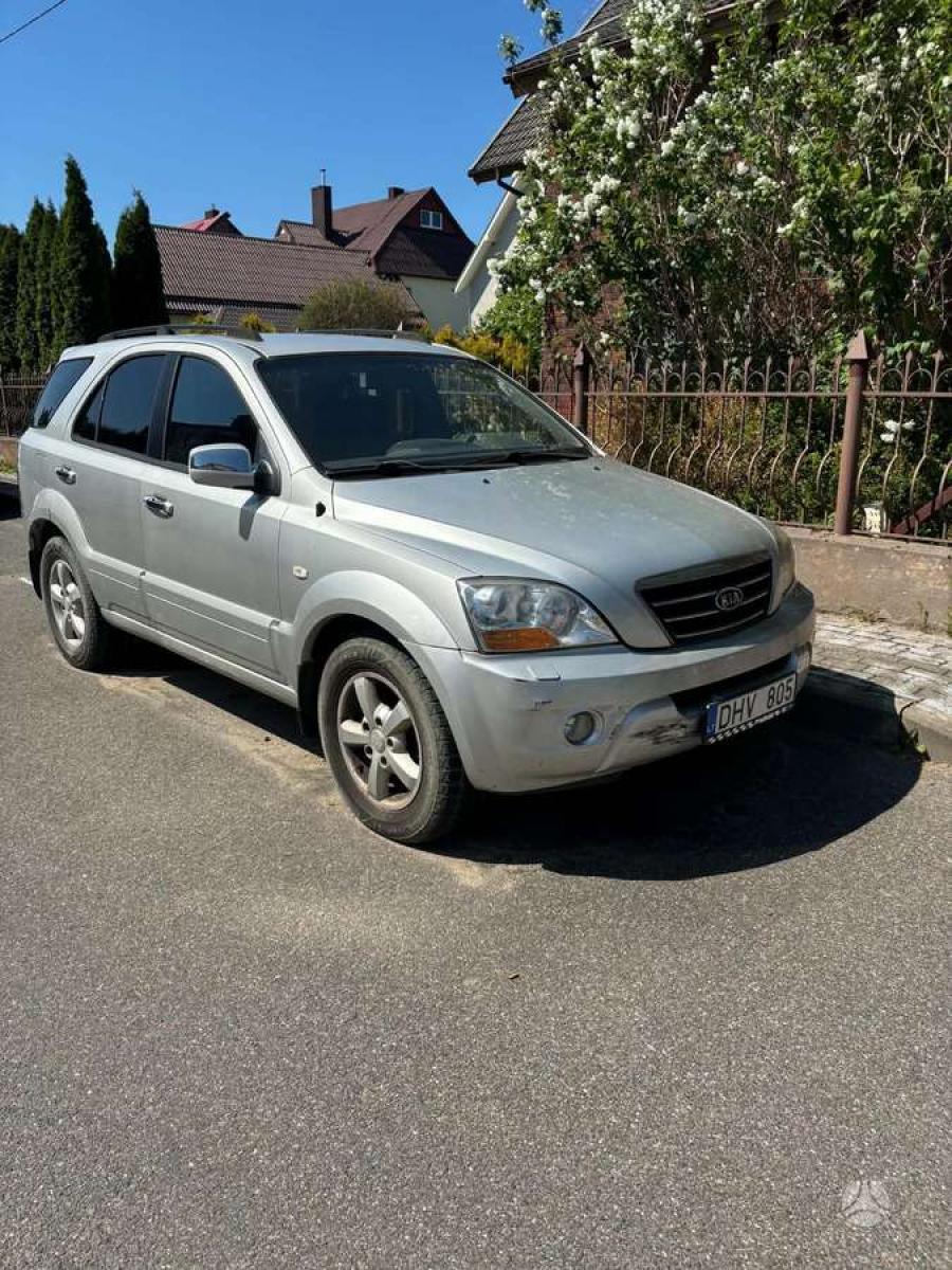 Grey Kia Sorento 2008 in Klaipeda, with an engine capacity of 2.50 L and mileage of 280 thousand km for 5000 €, photo 3 on AUTOMOTO.COM.LV
