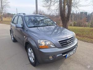 Grey Kia Sorento 2008 in Kelme, with an engine capacity of 2.50 L and mileage of 210 thousand km for 2800 €, photo 4 on AUTOMOTO.COM.LV
