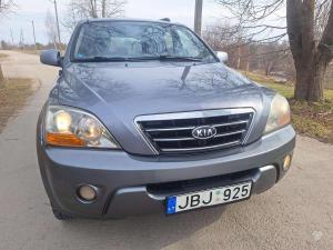 Grey Kia Sorento 2008 in Kelme, with an engine capacity of 2.50 L and mileage of 210 thousand km for 2800 €, photo 5 on AUTOMOTO.COM.LV