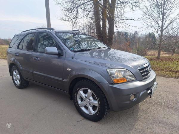 Grey Kia Sorento 2008 in Kelme, with an engine capacity of 2.50 L and mileage of 210 thousand km for 2800 €, photo 5 on AUTOMOTO.COM.LV