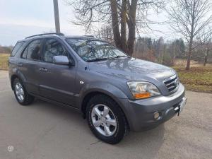 Grey Kia Sorento 2008 in Kelme, with an engine capacity of 2.50 L and mileage of 210 thousand km for 2800 €, photo 6 on AUTOMOTO.COM.LV