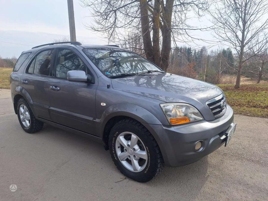 Grey Kia Sorento 2008 in Kelme, with an engine capacity of 2.50 L and mileage of 210 thousand km for 2800 €, photo 6 on AUTOMOTO.COM.LV