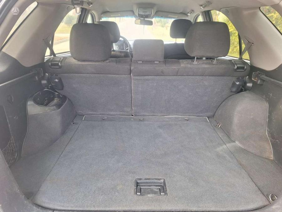 Grey Kia Sorento 2008 in Kelme, with an engine capacity of 2.50 L and mileage of 210 thousand km for 2800 €, photo 10 on AUTOMOTO.COM.LV