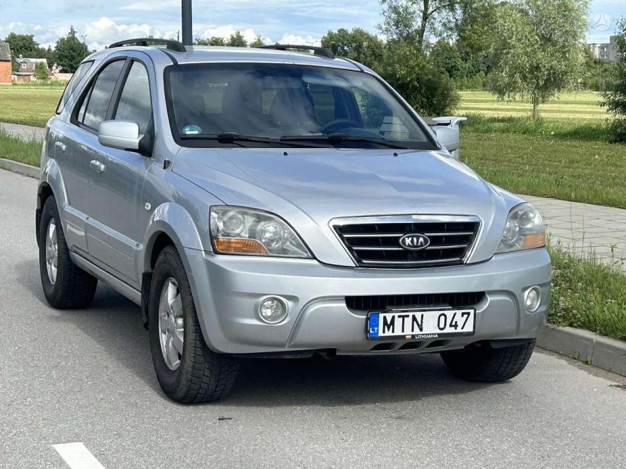 Grey Kia Sorento 2008 in Ukmerge, with an engine capacity of 2.50 L and mileage of 216 thousand km for 3250 €, photo 1 on AUTOMOTO.COM.LV
