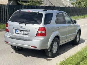 Grey Kia Sorento 2008 in Ukmerge, with an engine capacity of 2.50 L and mileage of 216 thousand km for 3250 €, photo 4 on AUTOMOTO.COM.LV