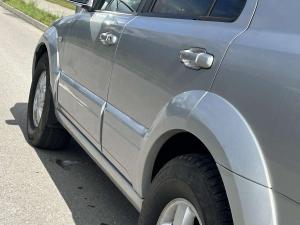 Grey Kia Sorento 2008 in Ukmerge, with an engine capacity of 2.50 L and mileage of 216 thousand km for 3250 €, photo 6 on AUTOMOTO.COM.LV