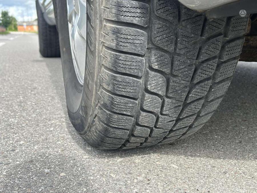 Grey Kia Sorento 2008 in Ukmerge, with an engine capacity of 2.50 L and mileage of 216 thousand km for 3250 €, photo 15 on AUTOMOTO.COM.LV
