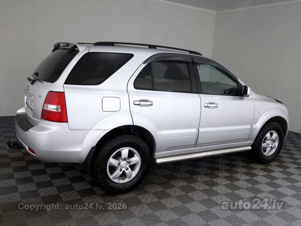 Pelēks Kia Sorento 2008 Tallina, ar dzinēja tilpumu 2.50 L un nobraukumu 329 tūkst. km par 2699 €, foto 3 vietnē AUTOMOTO.COM.LV