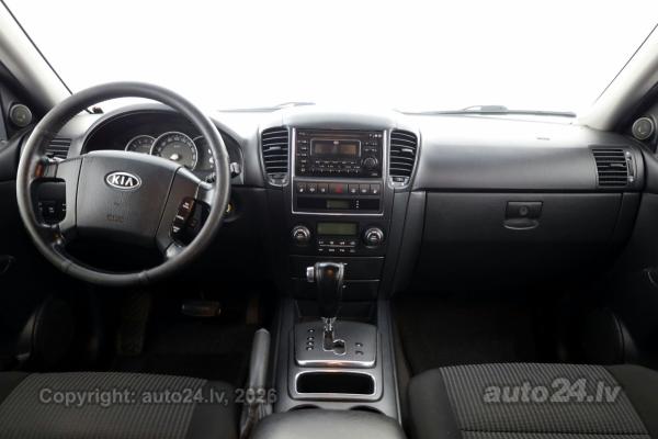 Pelēks Kia Sorento 2008 Tallina, ar dzinēja tilpumu 2.50 L un nobraukumu 329 tūkst. km par 2699 €, foto 5 vietnē AUTOMOTO.COM.LV