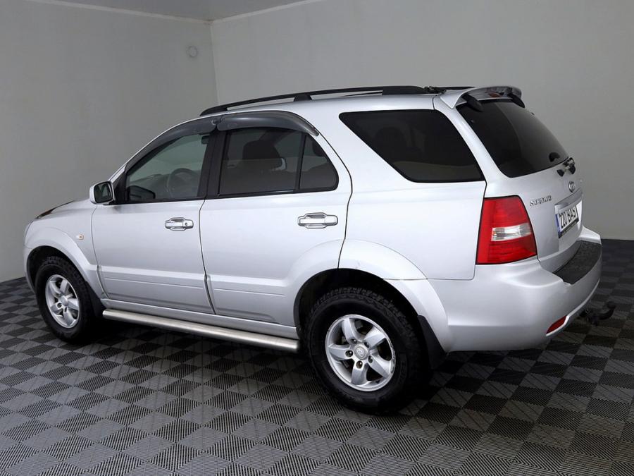 Pelēks Kia Sorento 2008 Tallina, ar dzinēja tilpumu 2.50 L un nobraukumu 329 tūkst. km par 2699 €, foto 5 vietnē AUTOMOTO.COM.LV