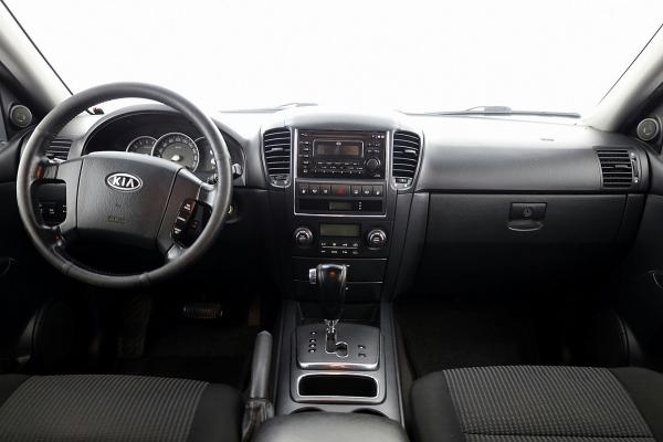 Pelēks Kia Sorento 2008 Tallina, ar dzinēja tilpumu 2.50 L un nobraukumu 329 tūkst. km par 2699 €, foto 5 vietnē AUTOMOTO.COM.LV