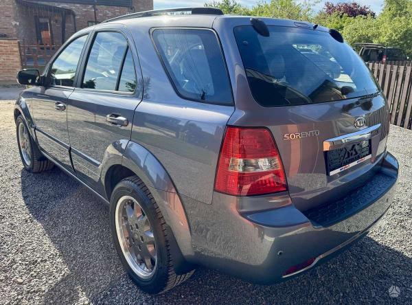 Grey Kia Sorento 2008 in Marijampole, with an engine capacity of 2.50 L and mileage of 279 thousand km for 4450 €, photo 10 on AUTOMOTO.COM.LV