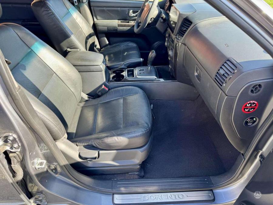 Pelēks Kia Sorento 2008 Marijampole, ar dzinēja tilpumu 2.50 L un nobraukumu 279 tūkst. km par 4450 €, foto 25 vietnē AUTOMOTO.COM.LV