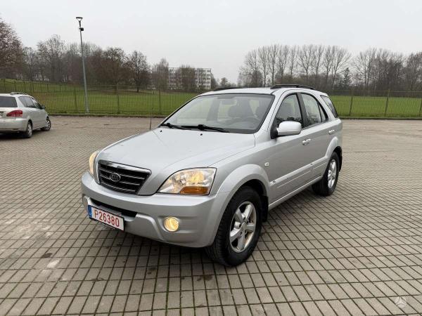 Grey Kia Sorento 2009 in Marijampole, with an engine capacity of 2.50 L and mileage of 179 thousand km for 3600 €, photo 1 on AUTOMOTO.COM.LV