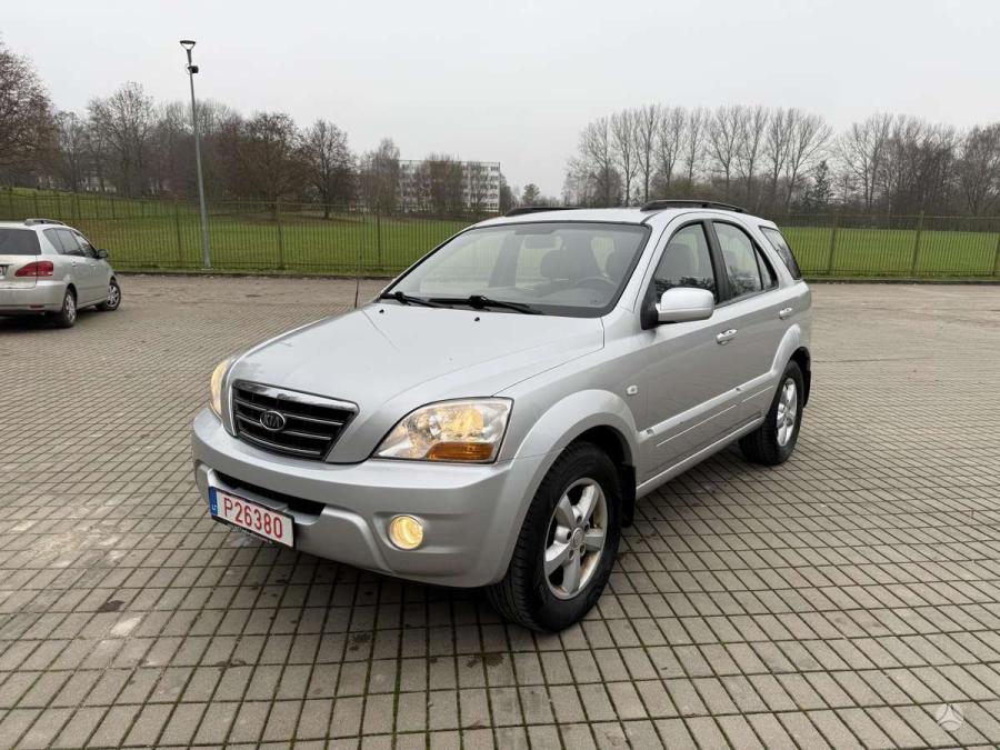 Grey Kia Sorento 2009 in Marijampole, with an engine capacity of 2.50 L and mileage of 179 thousand km for 3600 €, photo 1 on AUTOMOTO.COM.LV