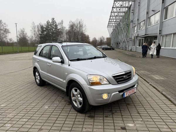 Grey Kia Sorento 2009 in Marijampole, with an engine capacity of 2.50 L and mileage of 179 thousand km for 3600 €, photo 4 on AUTOMOTO.COM.LV