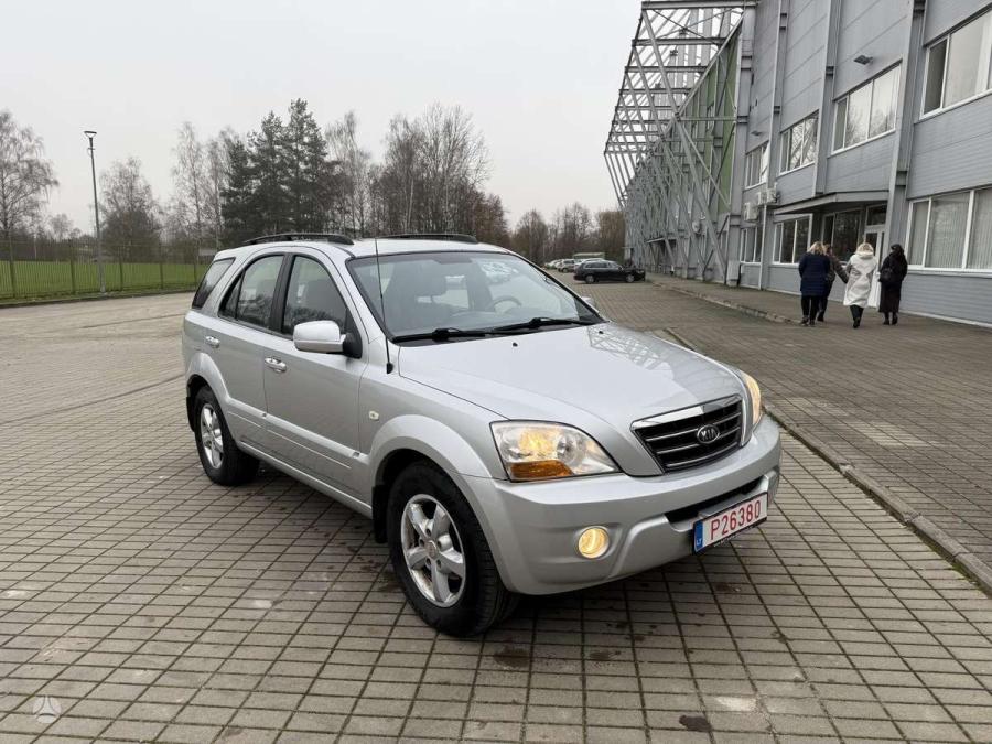 Grey Kia Sorento 2009 in Marijampole, with an engine capacity of 2.50 L and mileage of 179 thousand km for 3600 €, photo 4 on AUTOMOTO.COM.LV