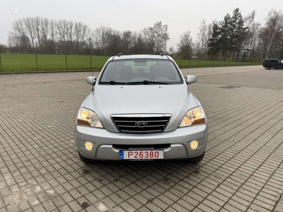 Grey Kia Sorento 2009 in Marijampole, with an engine capacity of 2.50 L and mileage of 179 thousand km for 3600 €, photo 7 on AUTOMOTO.COM.LV
