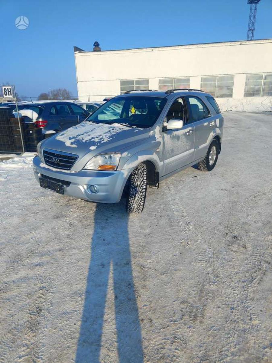 Grey Kia Sorento 2009 in Marijampole, with an engine capacity of 2.50 L and mileage of 246 thousand km for 3250 €, photo 1 on AUTOMOTO.COM.LV