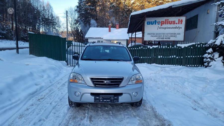 Grey Kia Sorento 2009 in Vilnius, with an engine capacity of 2.50 L and mileage of 212 thousand km for 3950 €, photo 2 on AUTOMOTO.COM.LV