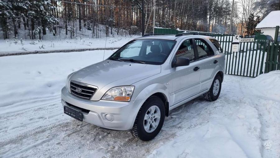 Grey Kia Sorento 2009 in Vilnius, with an engine capacity of 2.50 L and mileage of 212 thousand km for 3950 €, photo 3 on AUTOMOTO.COM.LV