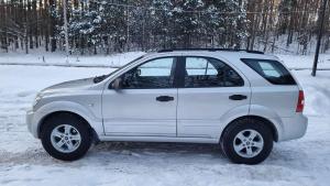 Grey Kia Sorento 2009 in Vilnius, with an engine capacity of 2.50 L and mileage of 212 thousand km for 3950 €, photo 4 on AUTOMOTO.COM.LV