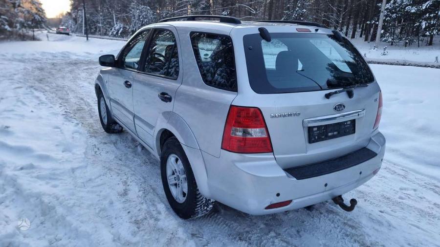 Grey Kia Sorento 2009 in Vilnius, with an engine capacity of 2.50 L and mileage of 212 thousand km for 3950 €, photo 9 on AUTOMOTO.COM.LV