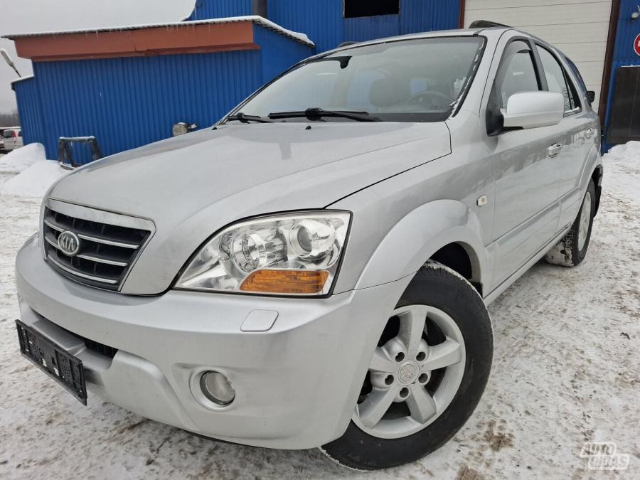 Grey Kia Sorento 2009 in Prienai, with an engine capacity of 2.50 L and mileage of 206 thousand km for 3600 €, photo 1 on AUTOMOTO.COM.LV