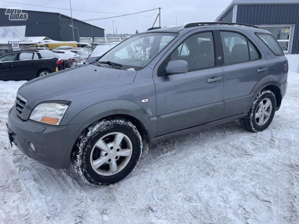 Grey Kia Sorento 2009 in Kaunas, with an engine capacity of 2.50 L and mileage of 218 thousand km for 2800 €, photo 1 on AUTOMOTO.COM.LV