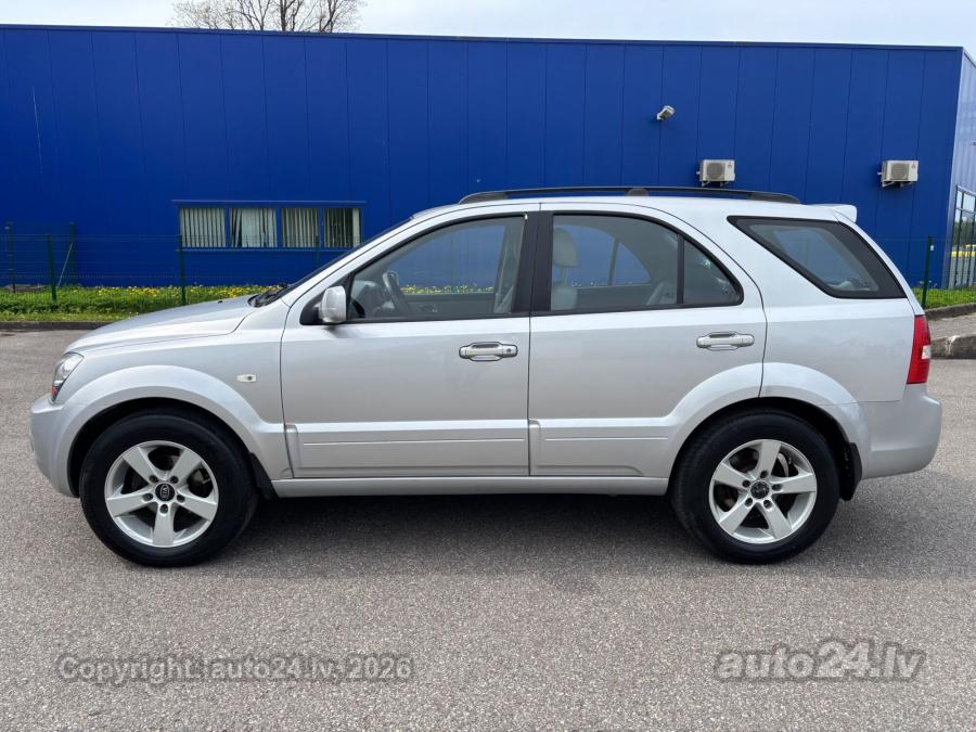 Grey Kia Sorento 2009 in Paide, with an engine capacity of 2.50 L and mileage of 179 thousand km for 4790 €, photo 4 on AUTOMOTO.COM.LV