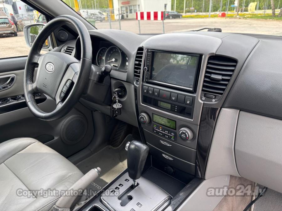 Grey Kia Sorento 2009 in Paide, with an engine capacity of 2.50 L and mileage of 179 thousand km for 4790 €, photo 9 on AUTOMOTO.COM.LV