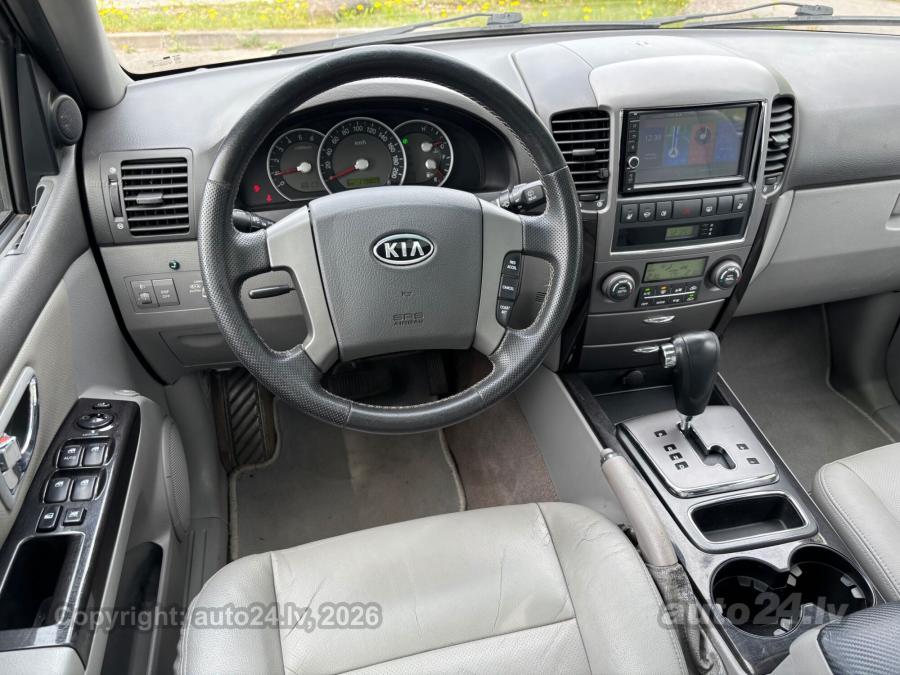 Grey Kia Sorento 2009 in Paide, with an engine capacity of 2.50 L and mileage of 179 thousand km for 4790 €, photo 12 on AUTOMOTO.COM.LV