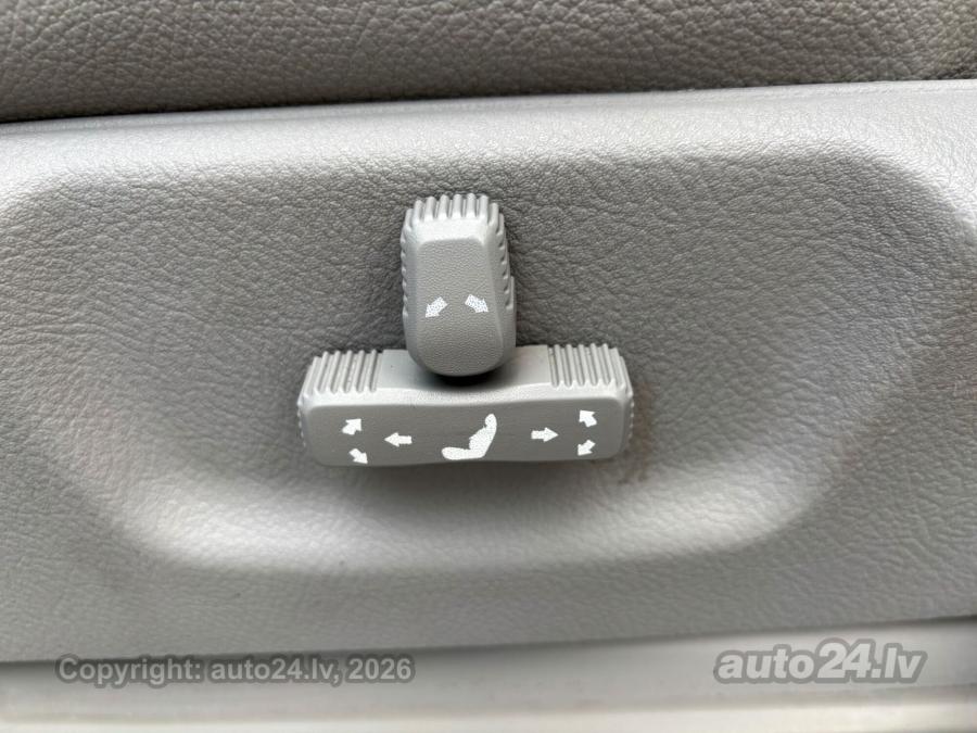 Grey Kia Sorento 2009 in Paide, with an engine capacity of 2.50 L and mileage of 179 thousand km for 4790 €, photo 23 on AUTOMOTO.COM.LV
