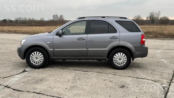 Grey Kia Sorento 2009 in Riga, with an engine capacity of 2.50 L and mileage of 0 thousand km for 3799 €, photo 2 on AUTOMOTO.COM.LV