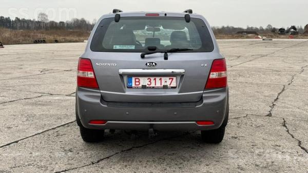 Grey Kia Sorento 2009 in Riga, with an engine capacity of 2.50 L and mileage of 0 thousand km for 3799 €, photo 4 on AUTOMOTO.COM.LV