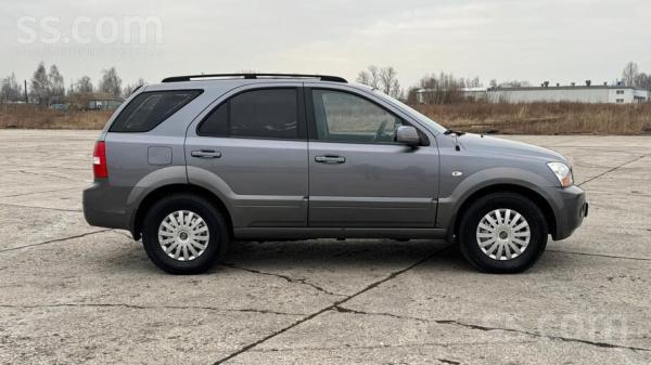 Grey Kia Sorento 2009 in Riga, with an engine capacity of 2.50 L and mileage of 0 thousand km for 3799 €, photo 6 on AUTOMOTO.COM.LV