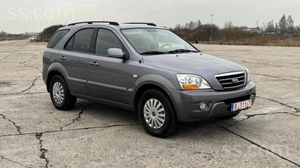 Grey Kia Sorento 2009 in Riga, with an engine capacity of 2.50 L and mileage of 0 thousand km for 3799 €, photo 7 on AUTOMOTO.COM.LV
