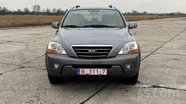 Grey Kia Sorento 2009 in Riga, with an engine capacity of 2.50 L and mileage of 0 thousand km for 3799 €, photo 8 on AUTOMOTO.COM.LV