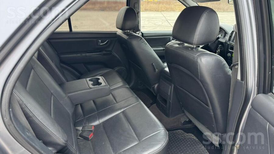Pelēks Kia Sorento 2009 Rīga, ar dzinēja tilpumu 2.50 L un nobraukumu 0 tūkst. km par 3799 €, foto 24 vietnē AUTOMOTO.COM.LV