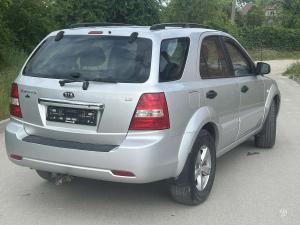 Grey Kia Sorento 2009 in Ukmerge, with an engine capacity of 2.50 L and mileage of 189 thousand km for 2950 €, photo 5 on AUTOMOTO.COM.LV