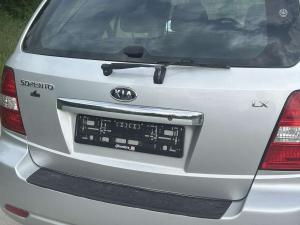 Grey Kia Sorento 2009 in Ukmerge, with an engine capacity of 2.50 L and mileage of 189 thousand km for 2950 €, photo 6 on AUTOMOTO.COM.LV